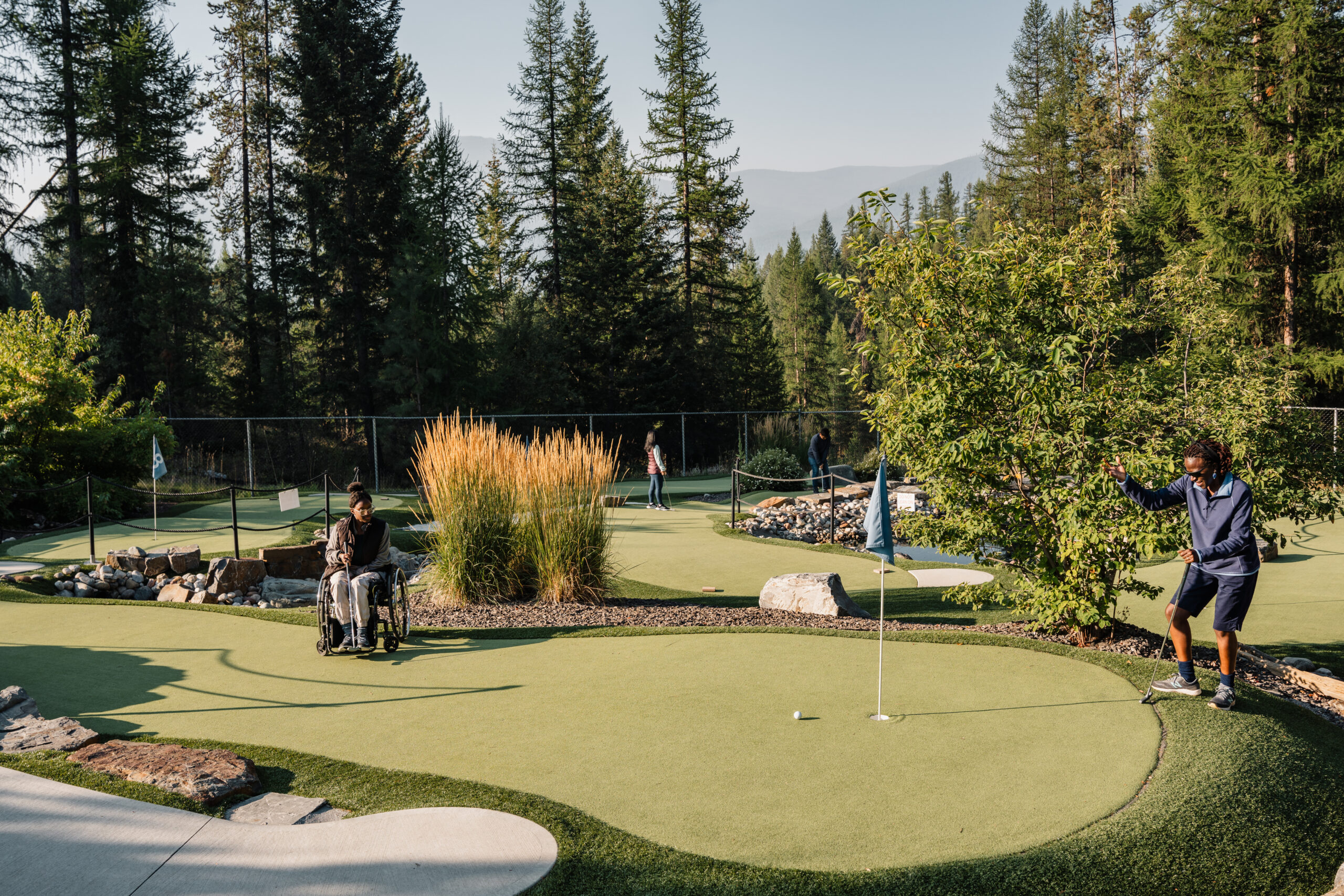 MINI-GOLF - Kootenay Rockies Imagebank